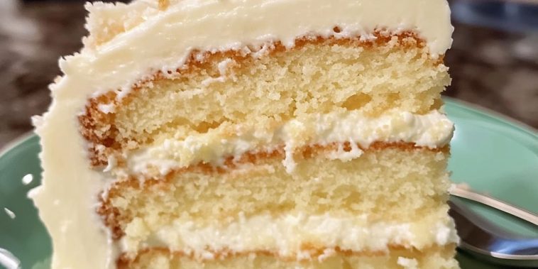 4 Ingredients Lemon Cream Cheese Dump Cake - Recipes Need